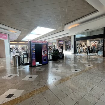SPRINGFIELD MALL - Updated December 2025 - 43 Photos & 70 Reviews ...