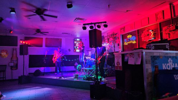 STARZ AMERICAN BAR AND GRILL - Updated December 2025 - 63 Photos & 61 ...