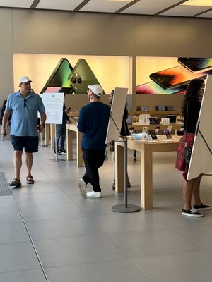 APPLE STORE - KNOX STREET - Updated December 2025 - 67 Photos & 341 ...