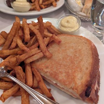 L’EXPRESS - Updated December 2025 - 1304 Photos & 740 Reviews - 3927 ...