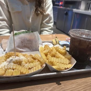 SHAKE SHACK PASADENA - Updated May 2025 - 509 Photos & 421 Reviews ...