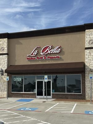 LA BELLA ITALIAN GRILL & PIZZERIA - Updated August 2024 - 36 Photos ...