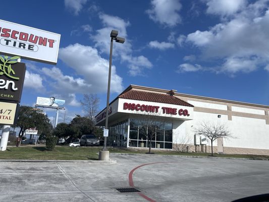 DISCOUNT TIRE - Updated January 2026 - 72 Photos & 392 Reviews - 2927 ...