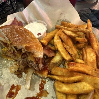 SHINDIGS COUNTRY KITCHEN BAR & STAGE - Updated July 2025 - 114 Photos ...