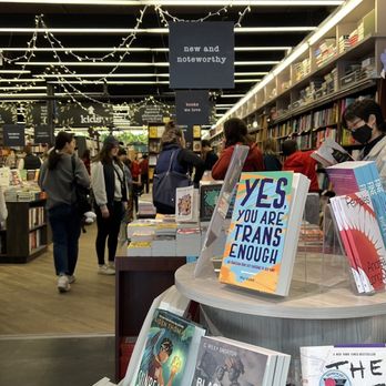 BROOKLINE BOOKSMITH - Updated December 2025 - 156 Photos & 510 Reviews ...