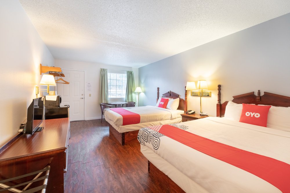 OYO HOTEL BRANSON CLASSIC MOTOR INN - 34 Photos - 2384 Shepherd of the ...