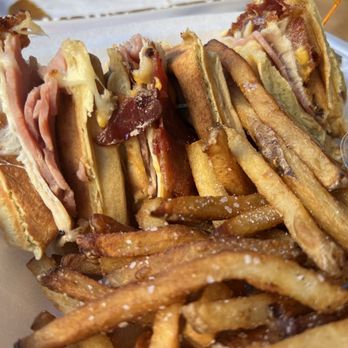 KOOKY CANUCK - Updated December 2025 - 789 Photos & 828 Reviews - 87 S ...