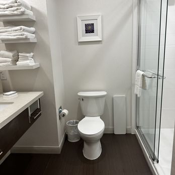 HAMPTON INN & SUITES DALLAS MARKET CENTER - Updated December 2025 - 182 ...