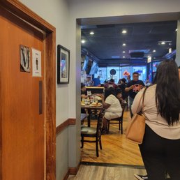 OUTPUT LOUNGE & SPORTS BAR - Updated October 2025 - 305 Photos & 514 ...