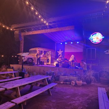 ARMADILLO DEN - Updated May 2024 - 146 Photos & 146 Reviews - 10106 ...