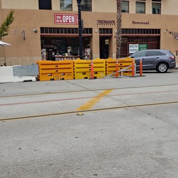 Vroman’s Bookstore - 606 Photos & 686 Reviews - Bookstores - 695 E ...