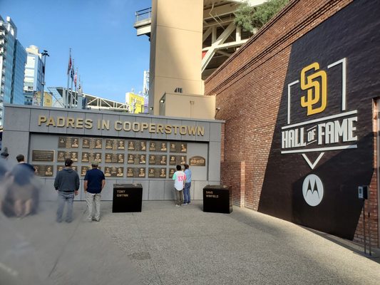 GALLAGHER SQUARE - Updated July 2024 - 95 Photos & 32 Reviews - 100 ...