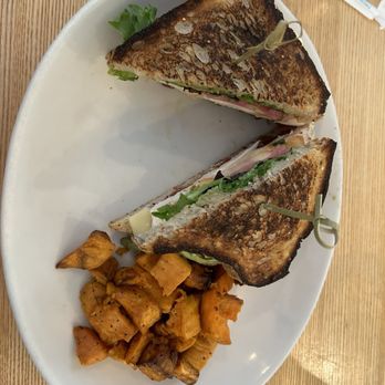 SLEEPY BEE CAFE - BLUE ASH - Updated September 2024 - 430 Photos & 609 ...