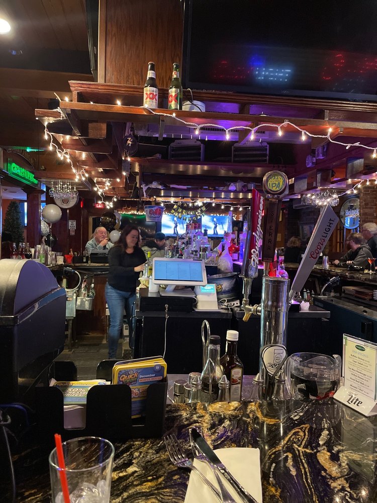 CHRISTOPHERS PUB - Updated September 2025 - 18 Photos & 21 Reviews ...