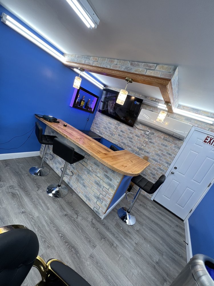 HALL OF FAME BARBER SHOP - Updated December 2025 - 10 Photos - 62 W ...