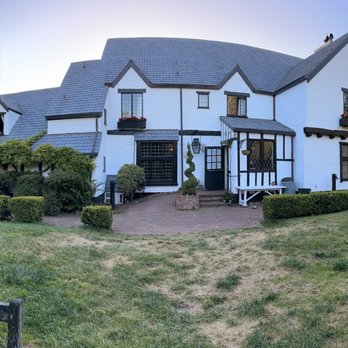 THE PELICAN INN - Updated July 2024 - 570 Photos & 735 Reviews - 10 ...