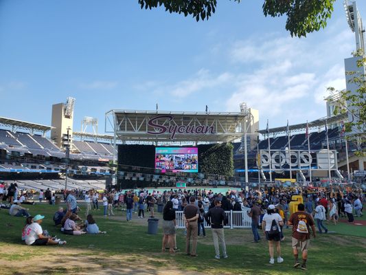 GALLAGHER SQUARE - Updated July 2024 - 95 Photos & 32 Reviews - 100 ...