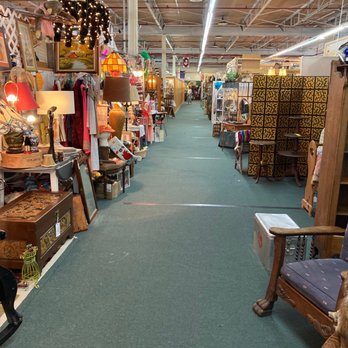 MONTGOMERY STREET ANTIQUE MALL - Updated December 2024 - 106 Photos ...
