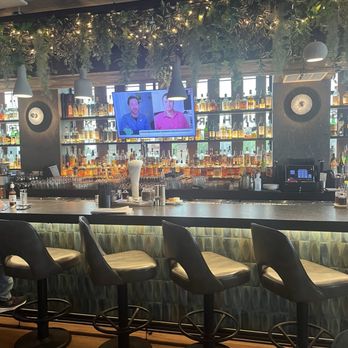 ENTOURAGE - Updated November 2025 - 567 Photos & 241 Reviews - 796 ...