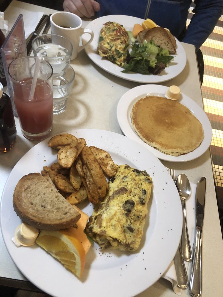BOOM BREAKFAST & CO - 68 Photos & 130 Reviews - 174 Eglinton Avenue W ...