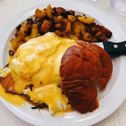 THE DAILY DINER - Updated December 2025 - 133 Photos & 66 Reviews - 240 ...