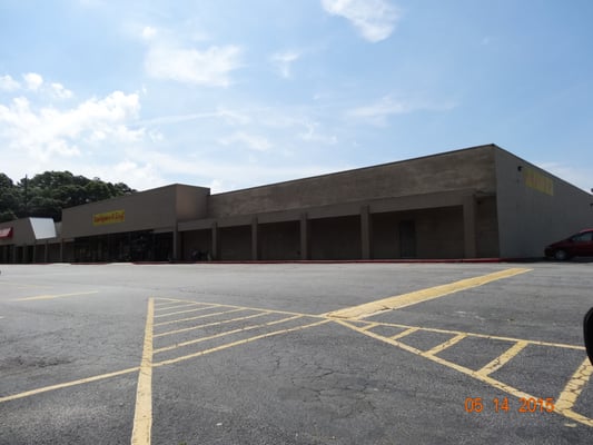 ANTIQUES & STUFF MALL - Updated July 2024 - 10 Reviews - 2177 Elm St ...