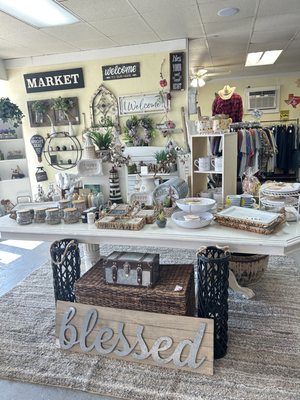 BARBARAS RESALE SHOP - Updated July 2025 - 20 Photos & 17 Reviews - 511 ...