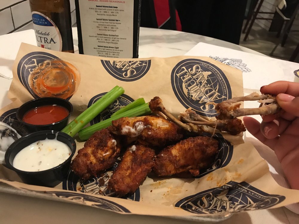 SAM ADAMS BREWHOUSE - 44 Photos & 131 Reviews - Bars - 6000 N Terminal ...