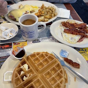 METROPOLIS DINER - Updated June 2025 - 127 Photos & 143 Reviews - 1711 ...