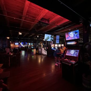 HEADQUARTERS BEERCADE RIVER NORTH - Updated December 2025 - 773 Photos ...