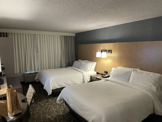 HOLIDAY INN NEWARK INTERNATIONAL AIRPORT - Updated December 2025 - 48 ...