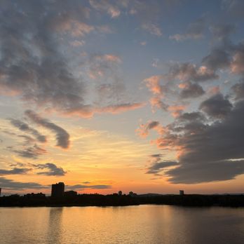 TAVERN ON THE FALLS - Updated December 2025 - 30 Photos & 22 Reviews ...