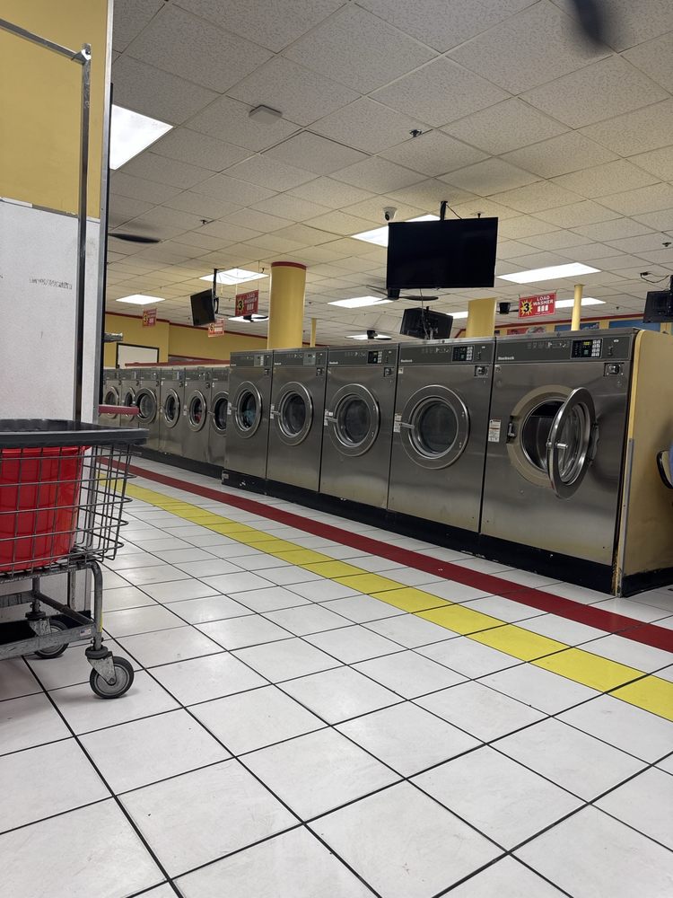 SUPER WASH FLUFF & FOLD - Updated October 2025 - 77 Photos & 70 Reviews - 707 N Placentia Ave ...