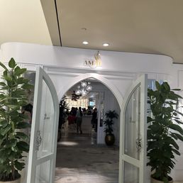 AMAL - Updated January 2026 - 380 Photos & 132 Reviews - 131 Bloor ...