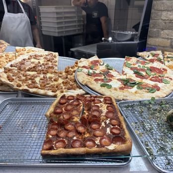 CARNEGIE PIZZA - Updated November 2024 - 522 Photos & 328 Reviews - 200 ...