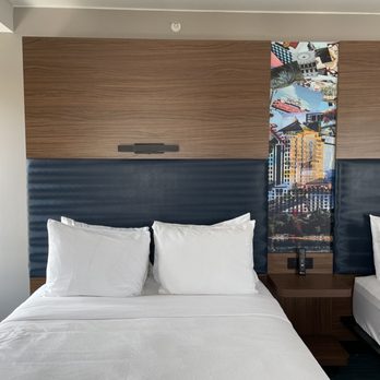 ALOFT AUSTIN DOWNTOWN - 197 Photos & 155 Reviews - 109 East 7th St ...