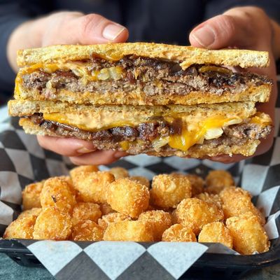 BIG SIOUX BURGER - Updated November 2024 - 10 Photos - 150 E 4th Pl ...