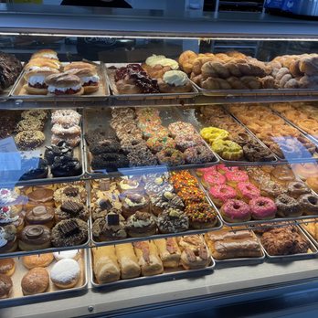 DESPI DELITE BAKERY - Donuts at 3713 Broadway, Everett, Washington ...