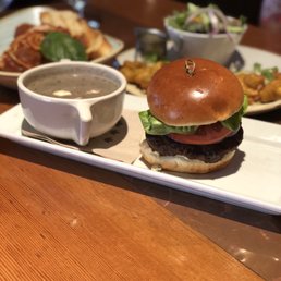 THE MAPLE LEAF - Updated July 2025 - 642 Photos & 423 Reviews - 137 ...