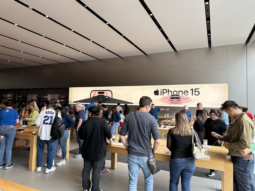 APPLE OAKBROOK - Updated June 2025 - 60 Photos & 333 Reviews - 70 ...