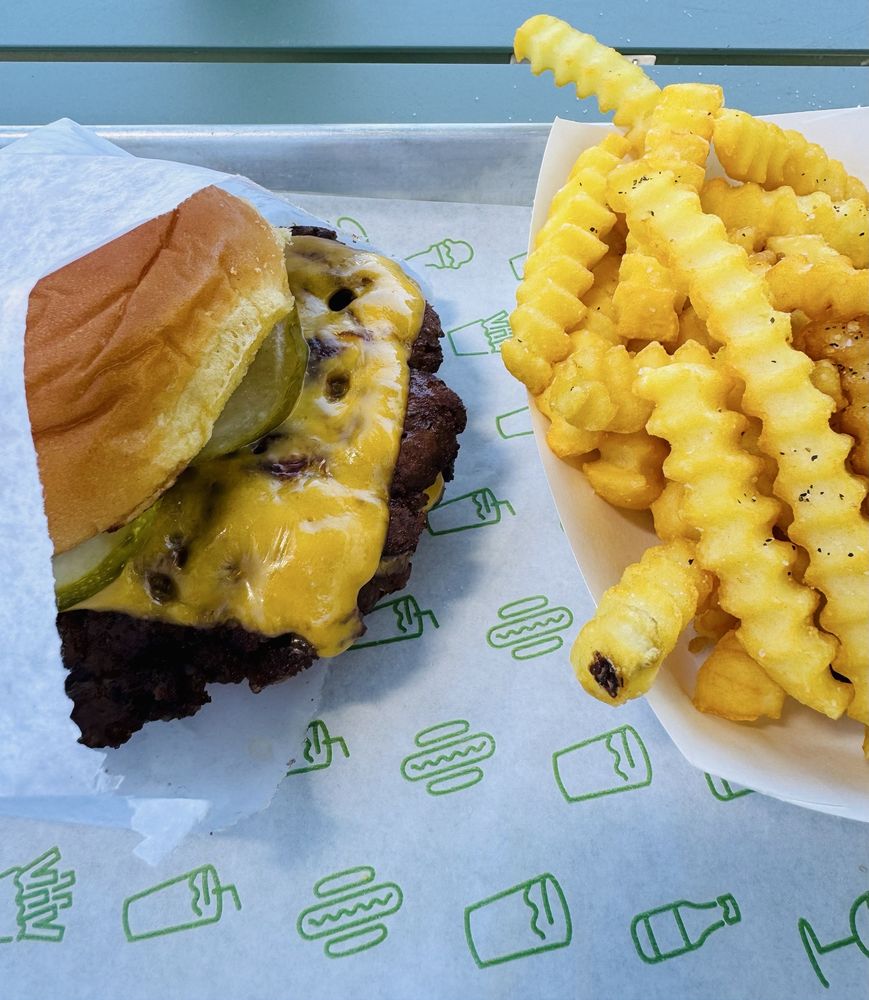 SHAKE SHACK - Updated December 2025 - 11 Reviews - 10752 Sunset Hills Plz, Saint Louis, Missouri ...