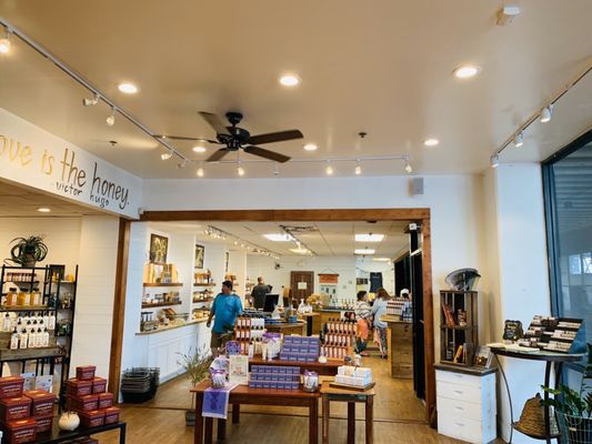 SAVANNAH BEE COMPANY - 543 Photos & 390 Reviews - 104 W Broughton St ...