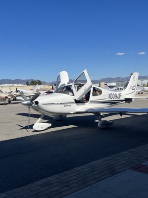 ONE SOURCE AVIATION - Updated December 2025 - 25 Photos - 16781 Stagg St, Van Nuys, California ...