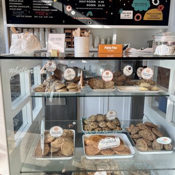 HELLO ROBIN - Updated August 2024 - 1160 Photos & 840 Reviews - 522 ...