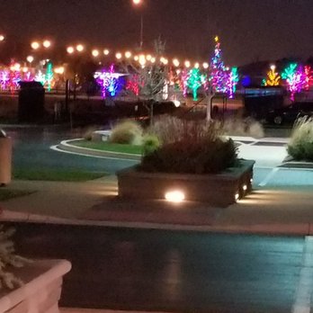 BOBBY HULL COMMUNITY ICE RINK - Updated October 2025 - 11 Photos - 34th ...