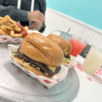 BURGERLICIOUS Lewisville, TX - Updated November 2024 - 187 Photos & 103 ...