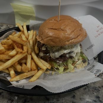 JUNIOR COLOMBIAN BURGER - SOUTH KIRKMAN ROAD - Updated August 2025 ...