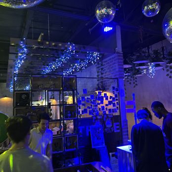 THEME HOUSE - Updated January 2026 - 70 Photos & 35 Reviews - 610 W ...