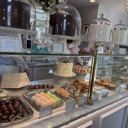 THE CAKE BAKE SHOP BY GWENDOLYN ROGERS-BROAD RIPPLE VILLAGE - Updated ...