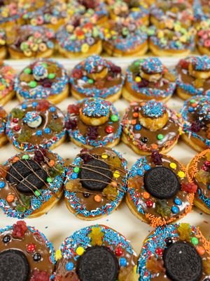 MAX’S DONUTS - Updated December 2025 - 134 Photos & 41 Reviews - 350 W ...